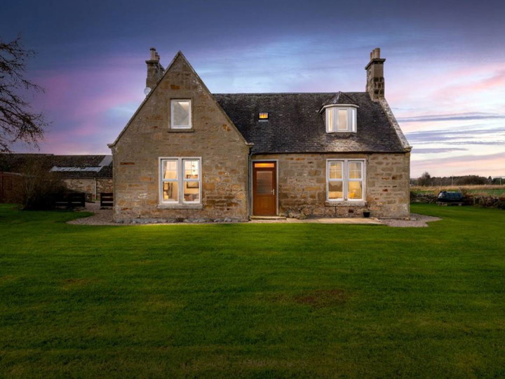 Cottage ∙ 4 Bedrooms ∙ 8 Guests - Elgin