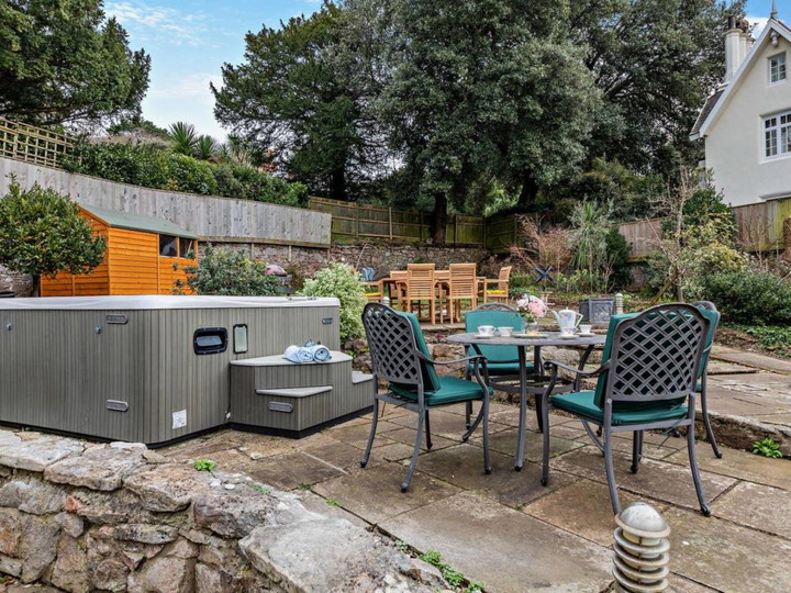 Cottage ∙ 4 Bedrooms ∙ 7 Guests - Torquay