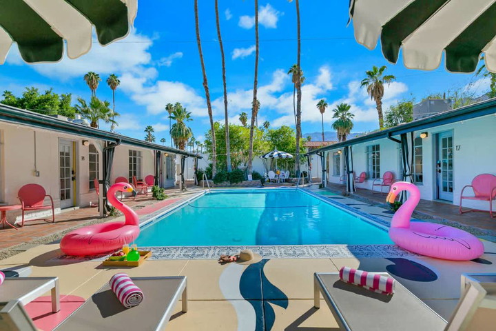 Apartment ∙ 11 Bedrooms ∙ 30 Guests - Palm Springs, CA