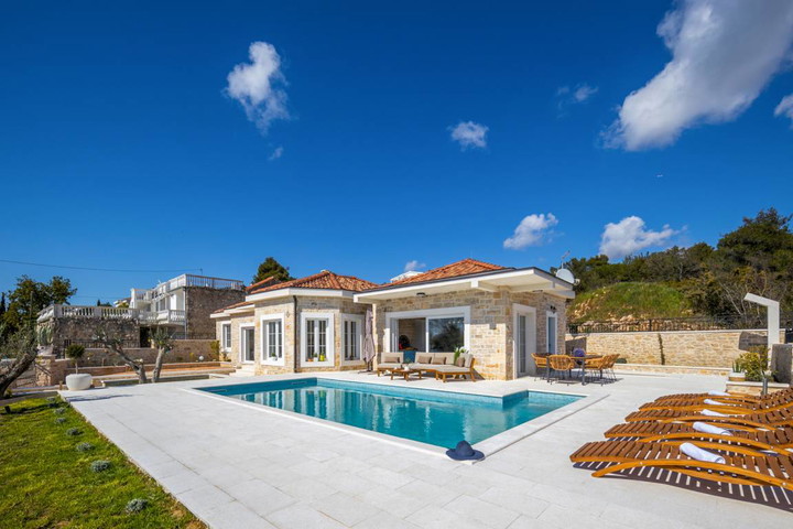 140 M² Villa ∙ 3 Chambres ∙ 8 Personnes - Zadar