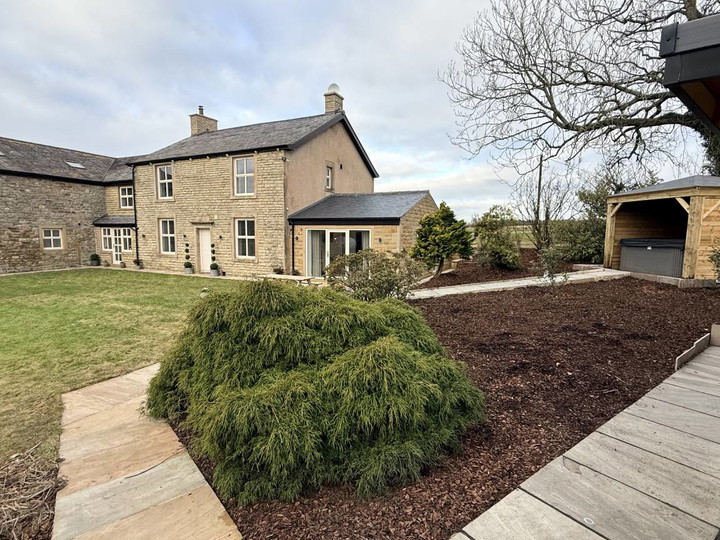 Cottage ∙ 7 Bedrooms ∙ 14 Guests - Settle