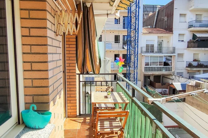 70 M² Apartamento ∙ 2 Habitaciones ∙ 4 Huéspedes - Sant Adrià de Besòs