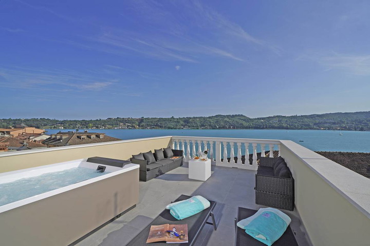 180 M² Apartamento ∙ 3 Habitaciones ∙ 6 Huéspedes - Gardone Riviera
