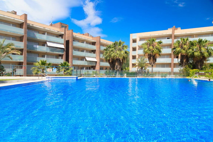 75 M² Apartamento ∙ 2 Habitaciones ∙ 6 Huéspedes - Salou