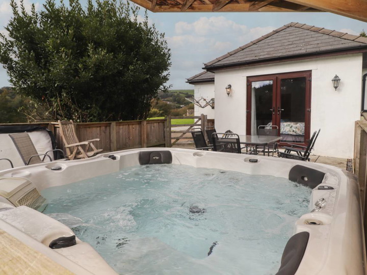Cottage ∙ 2 Bedrooms ∙ 4 Guests - Bridgend