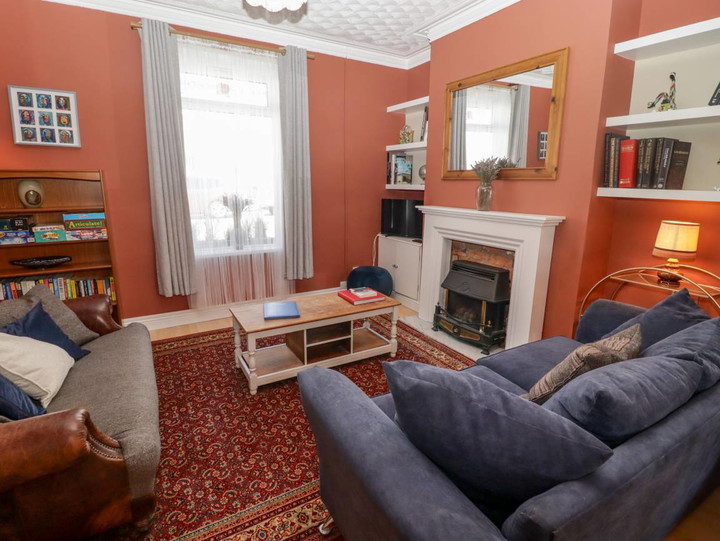 Cottage ∙ 4 Bedrooms ∙ 8 Guests - Barry