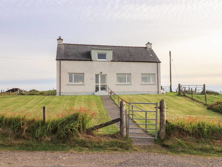 Cottage ∙ 3 Bedrooms ∙ 5 Guests - North Uist