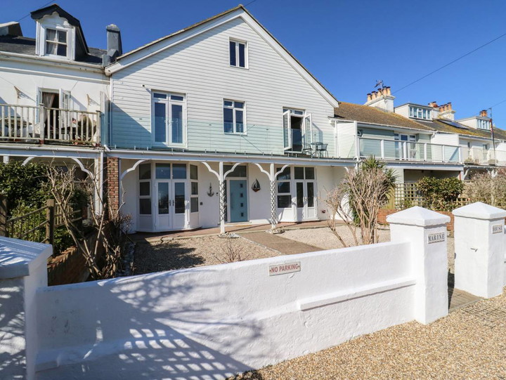 Cottage ∙ 6 Bedrooms ∙ 12 Guests - Battle