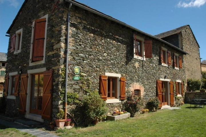 70 M² Gîte ∙ 2 Chambres ∙ 4 Personnes - Bourg-Madame