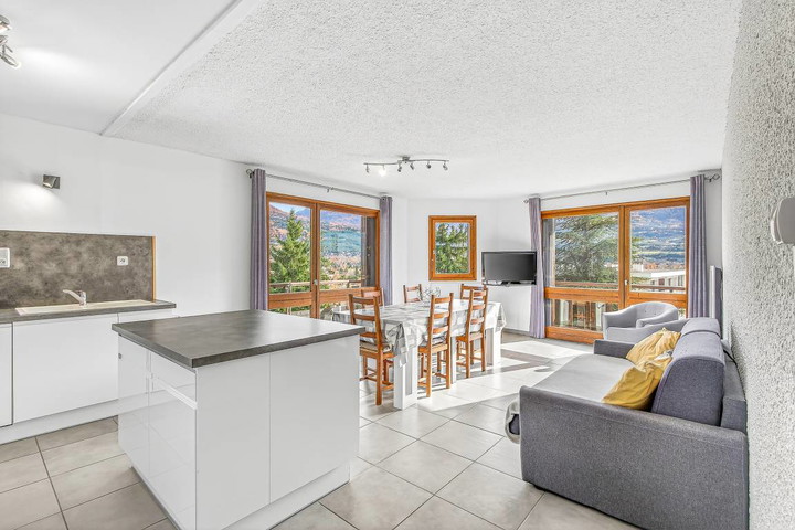 76 M² Apartment ∙ 2 Bedrooms ∙ 6 Guests - Embrun