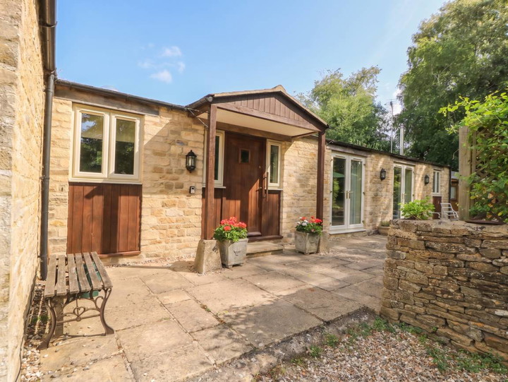 Cottage ∙ 2 Bedrooms ∙ 4 Guests - Swindon