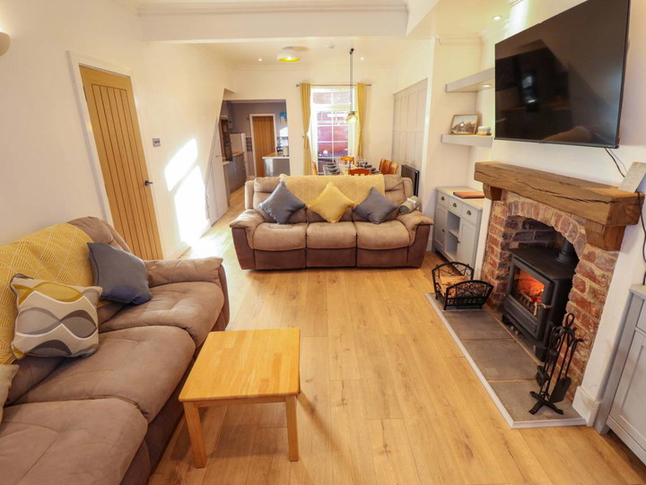 Cottage ∙ 4 Bedrooms ∙ 8 Guests - Anderby Creek