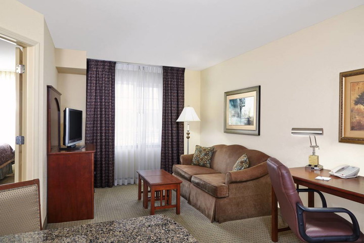 Condo ∙ 1 Bedroom ∙ 2 Guests - Racine, WI