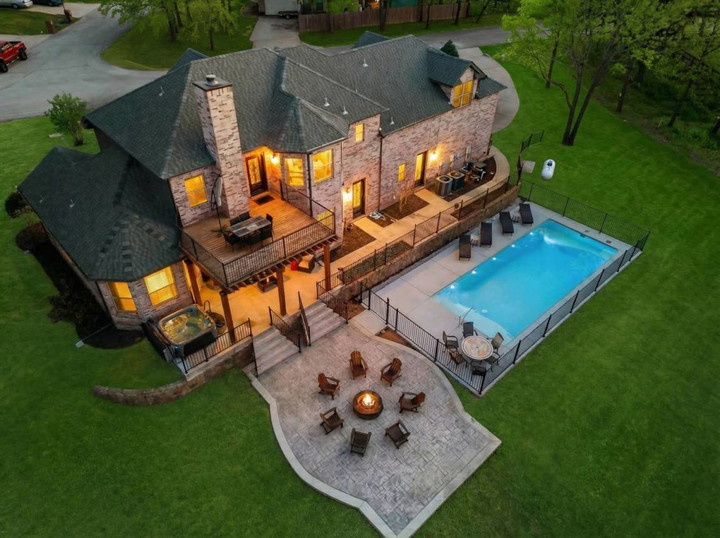 Apartment ∙ 6 Bedrooms ∙ 12 Guests - Denton, TX
