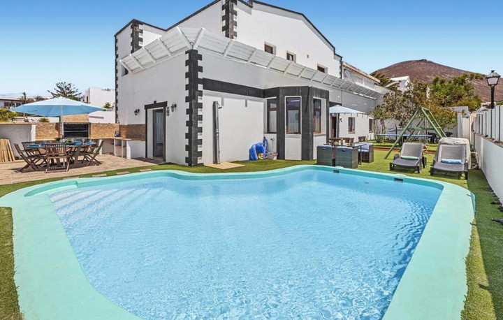 140 M² House ∙ 3 Bedrooms ∙ 8 Guests - Costa Teguise