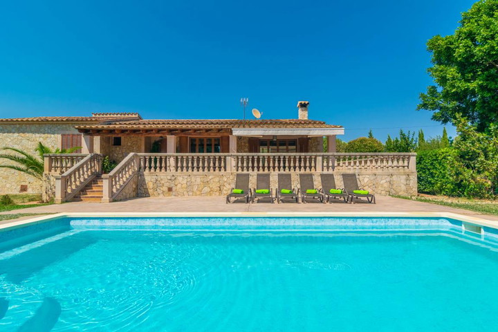 200 M² Villa ∙ 3 Bedrooms ∙ 6 Guests - Palma