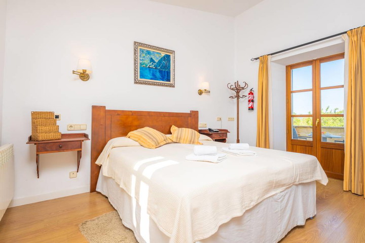 24 M² Hotel ∙ 1 Quarto ∙ 2 Hóspedes - Cala Llombards