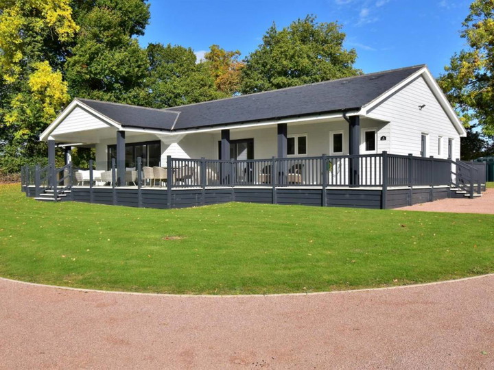 Lodge ∙ 4 Bedrooms ∙ 8 Guests - Oswestry