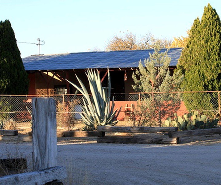 Accommodation ∙ 1 Bedroom ∙ 8 Guests - Marathon, TX