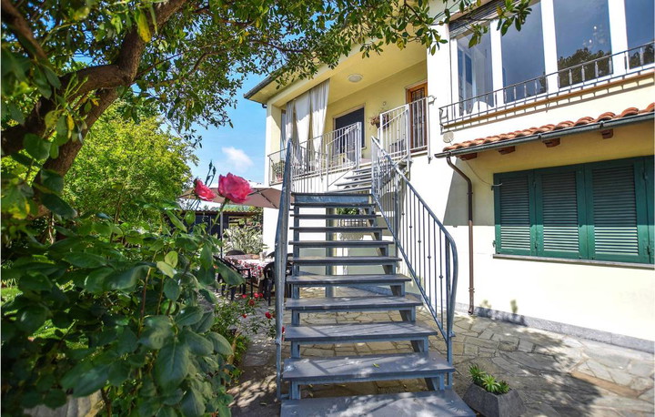 110 M² Apartment ∙ 3 Bedrooms ∙ 6 Guests - Camaiore