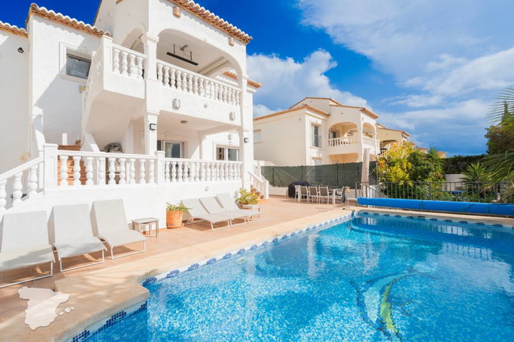 245 M² Bungalow ∙ 4 Habitaciones ∙ 8 Huéspedes - Moraira