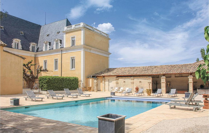640 M² Maison De Vacances ∙ 8 Chambres ∙ 20 Personnes - Pont-Saint-Esprit