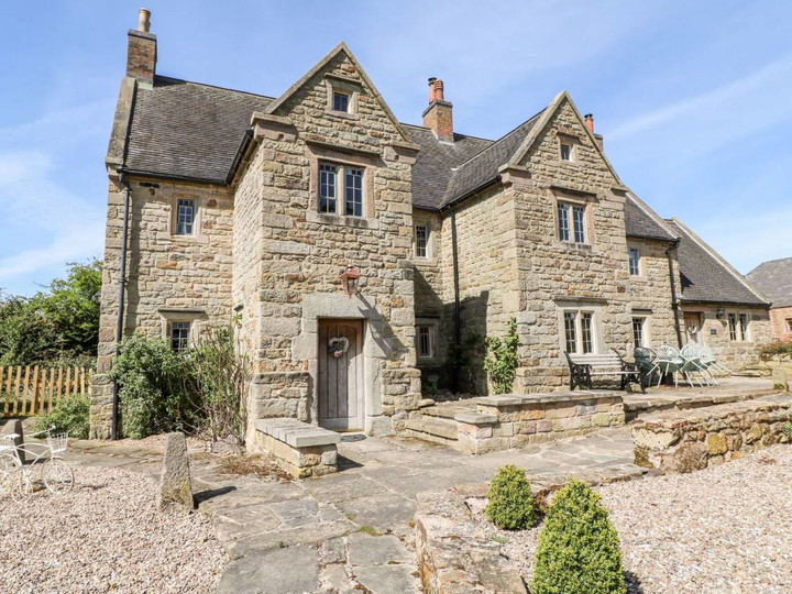 Cottage ∙ 6 Bedrooms ∙ 12 Guests - Derby