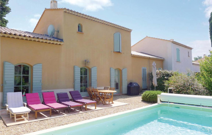 90 M² Maison De Vacances ∙ 3 Chambres ∙ 6 Personnes - Mouriès