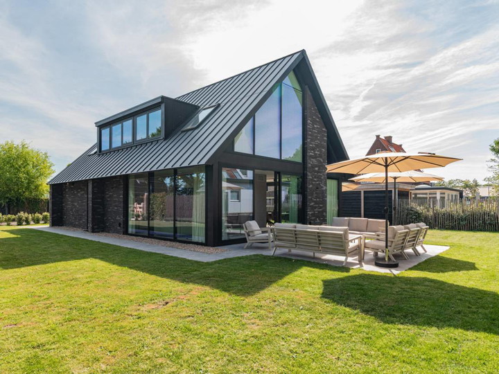181 M² Villa ∙ 4 Bedrooms ∙ 10 Guests - Vlissingen