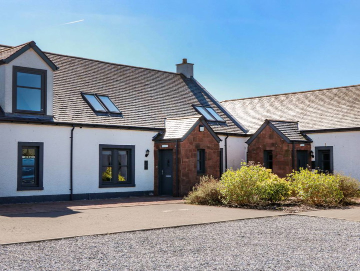 Cottage ∙ 4 Bedrooms ∙ 8 Guests - Balloch