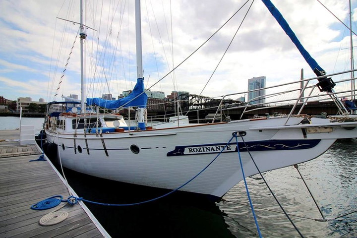 Houseboat ∙ 1 Bedroom ∙ 4 Guests - Boston, MA
