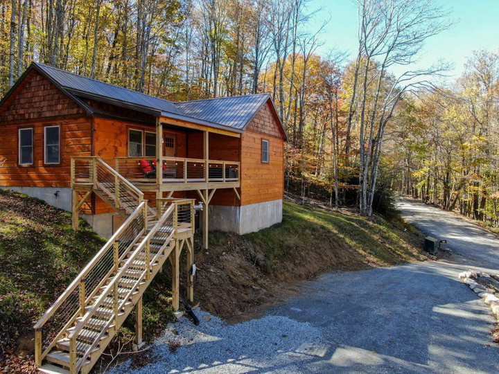 Cabin ∙ 2 Bedrooms ∙ 6 Guests - Banner Elk, NC
