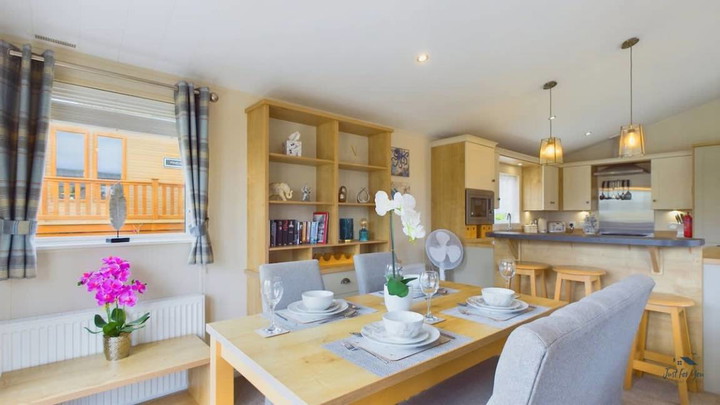 71 M² Chalet ∙ 2 Bedrooms ∙ 5 Guests - Isle of Wight