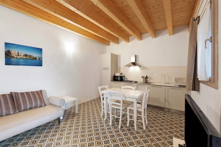Bed And Breakfast ∙ 1 Bedroom ∙ 3 Guests - Gardone Riviera