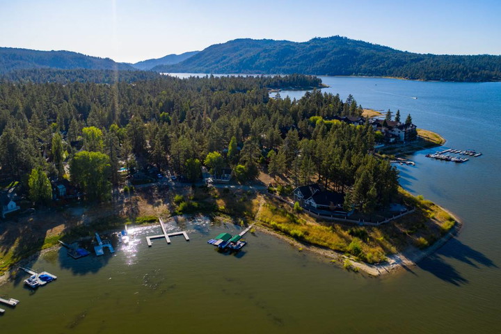 367 M² Cabin ∙ 10 Bedrooms ∙ 40 Guests - California