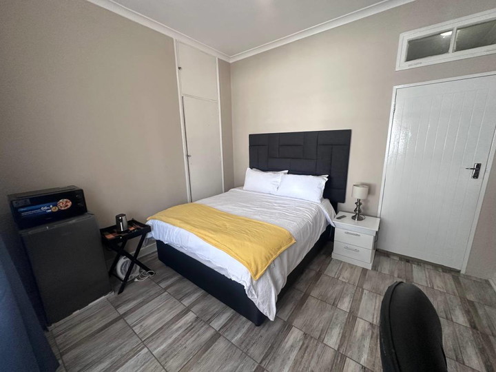 16 M² Private Room ∙ 1 Bedroom ∙ 2 Guests - Germiston
