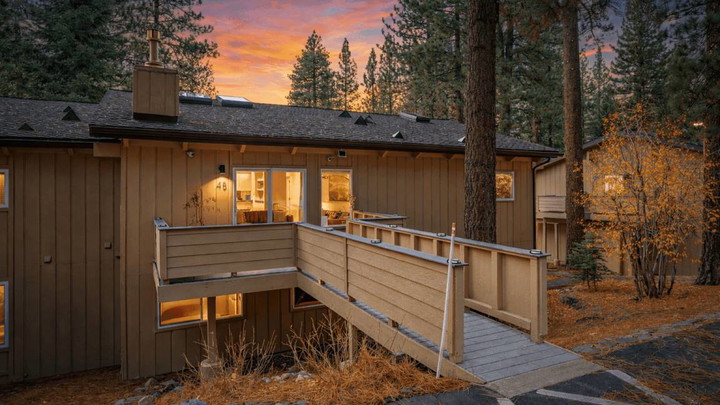 126 M² Apartment ∙ 3 Bedrooms ∙ 8 Guests - Carson City, NV