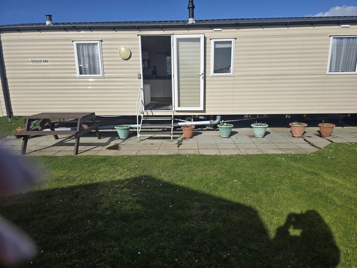 Holiday Park ∙ 2 Bedrooms ∙ 6 Guests -
