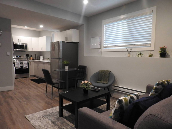 700 M² House ∙ 2 Bedrooms ∙ 4 Guests - Saskatoon