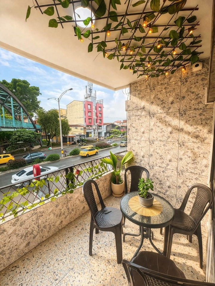 250 M² House ∙ 10 Bedrooms ∙ 23 Guests - Medellín