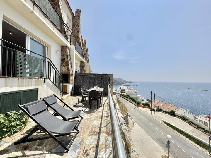 111 M² Villa ∙ 3 Bedrooms ∙ 6 Guests - Roses