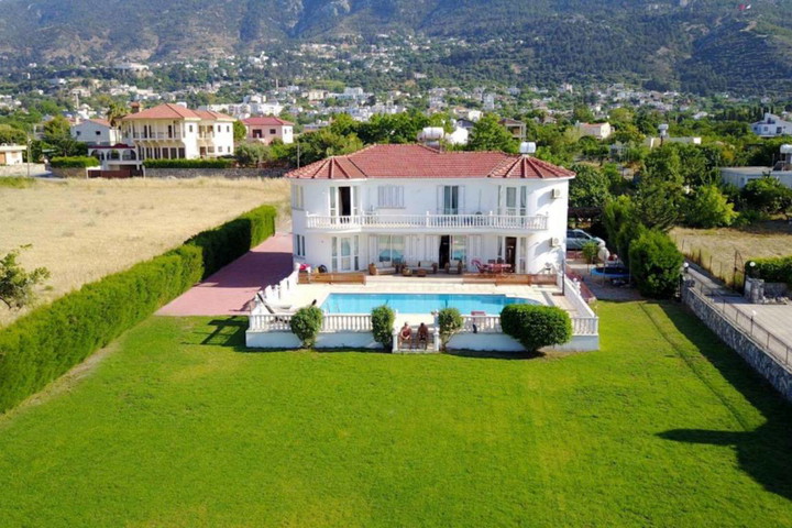 360 M² Villa ∙ 5 Chambres ∙ 14 Personnes - Chypre