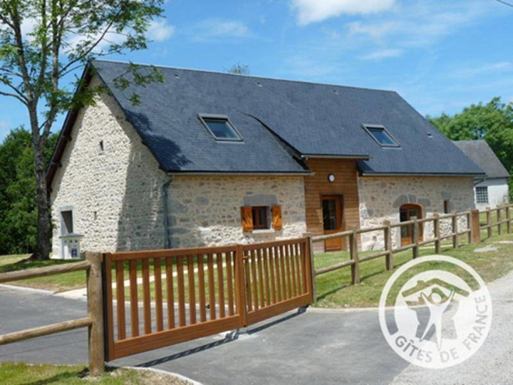 152 M² Gîte ∙ 3 Chambres ∙ 12 Personnes - Ussel