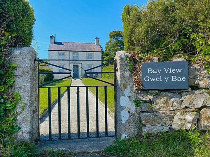 Cottage ∙ 3 Bedrooms ∙ 8 Guests - Bangor