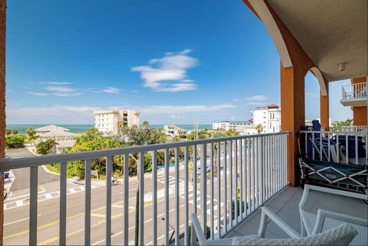 71 M² Condo ∙ 2 Bedrooms ∙ 6 Guests - Treasure Island, FL