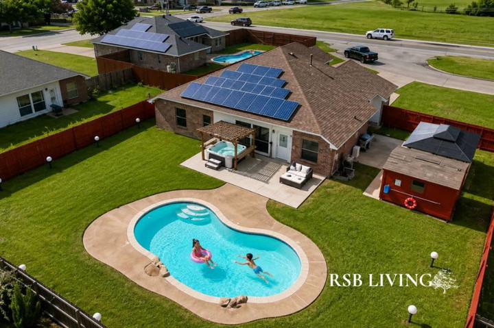Apartment ∙ 5 Bedrooms ∙ 16 Guests - DeSoto, TX