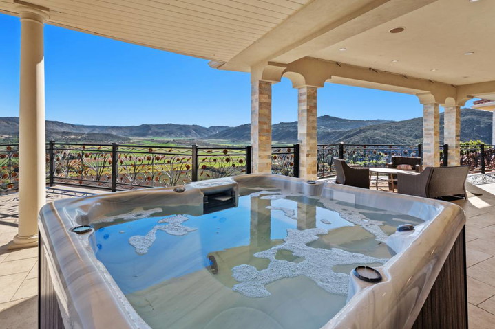 1133 M² House ∙ 7 Bedrooms ∙ 16 Guests - Escondido