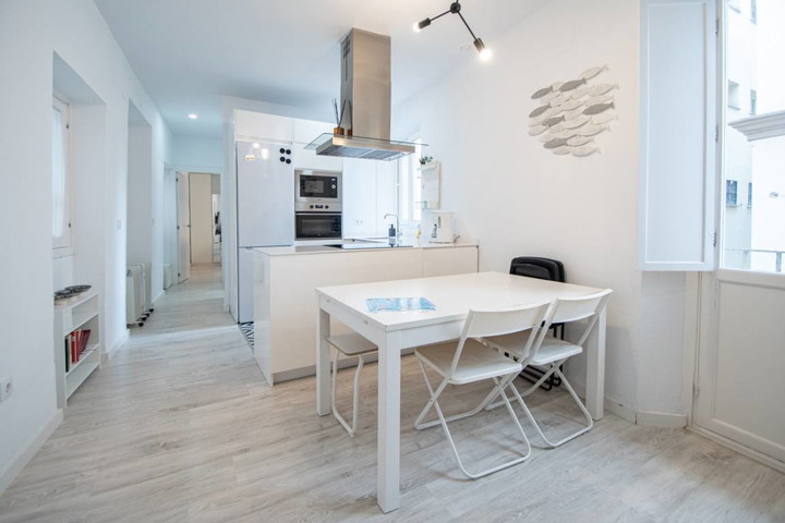 70 M² Apartment ∙ 3 Bedrooms ∙ 4 Guests - Cádiz