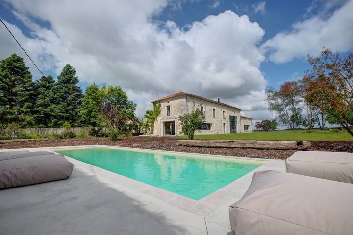 350 M² Finca ∙ 7 Bedrooms ∙ 15 Guests - Périgord