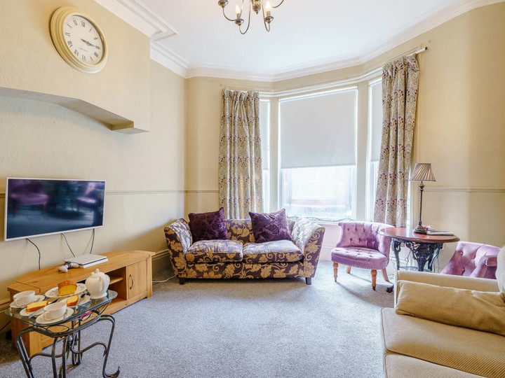 Cottage ∙ 6 Bedrooms ∙ 19 Guests - Lytham St Annes